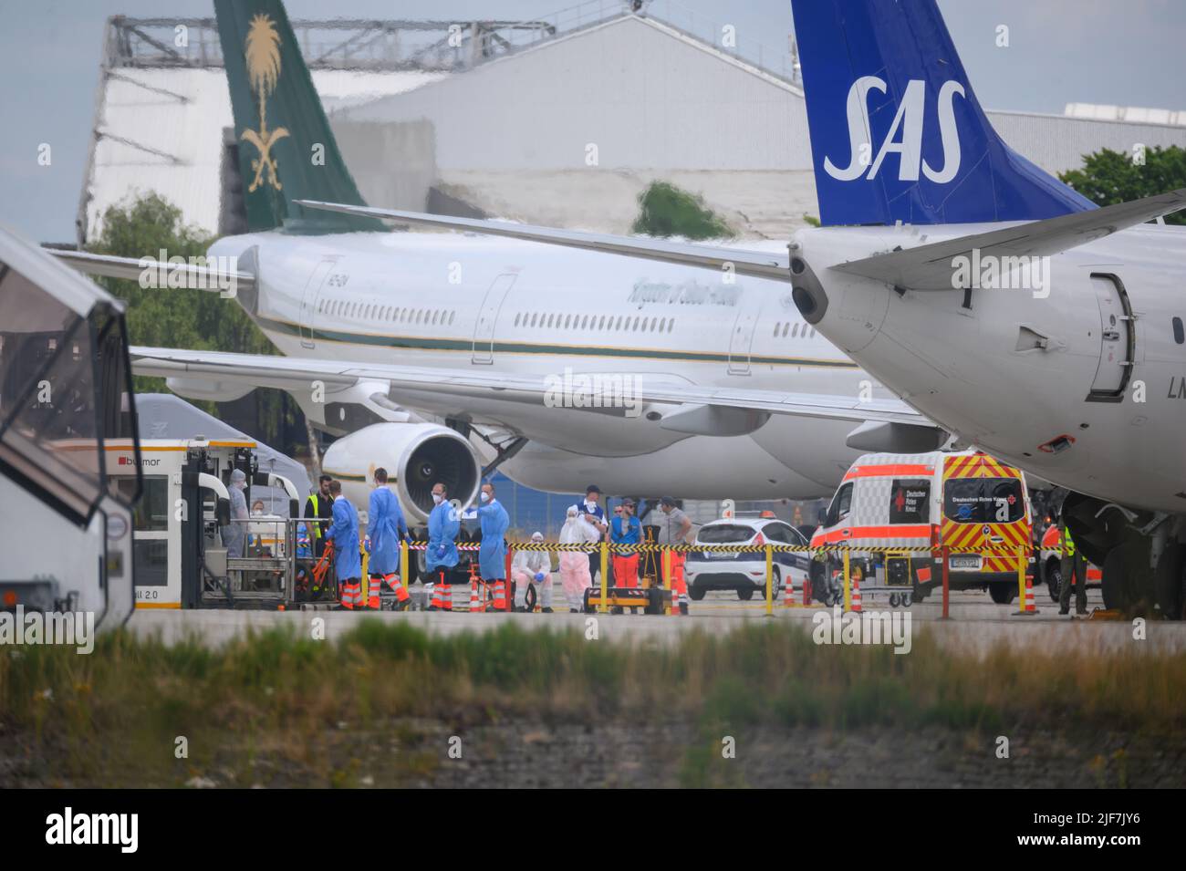 Ukraine rescue workers hi-res stock photography and images - Alamy