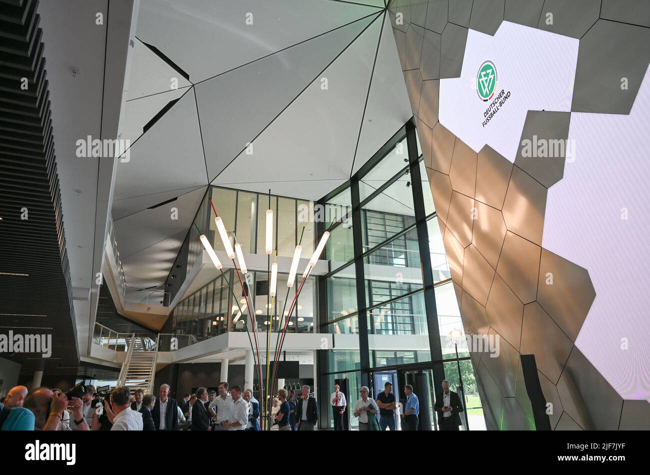 30 June 2022, Hessen, Frankfurt/Main: Numerous guests attend the ...