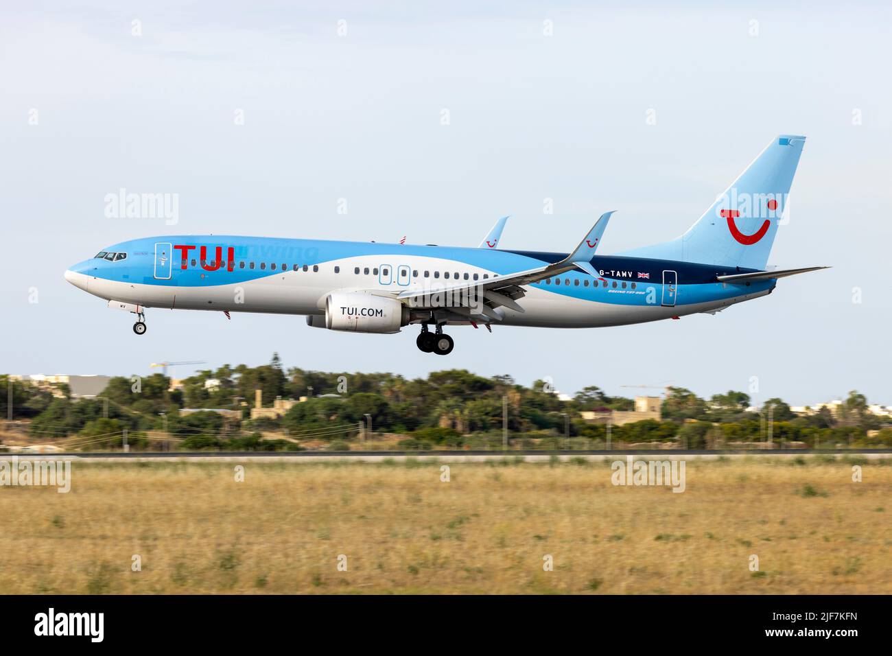 Sunwing Airlines (TUI) Boeing 737-8K5 (REG: G-TAWV) on finals runway 31 ...