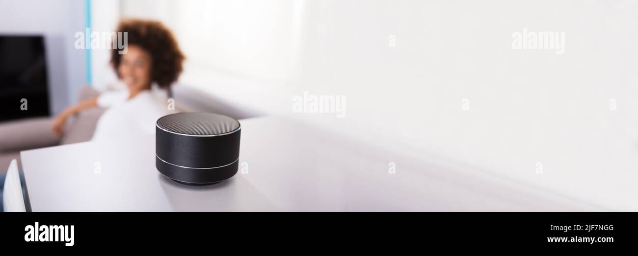 Smart speaker close up hi-res stock photography and images - Alamy
