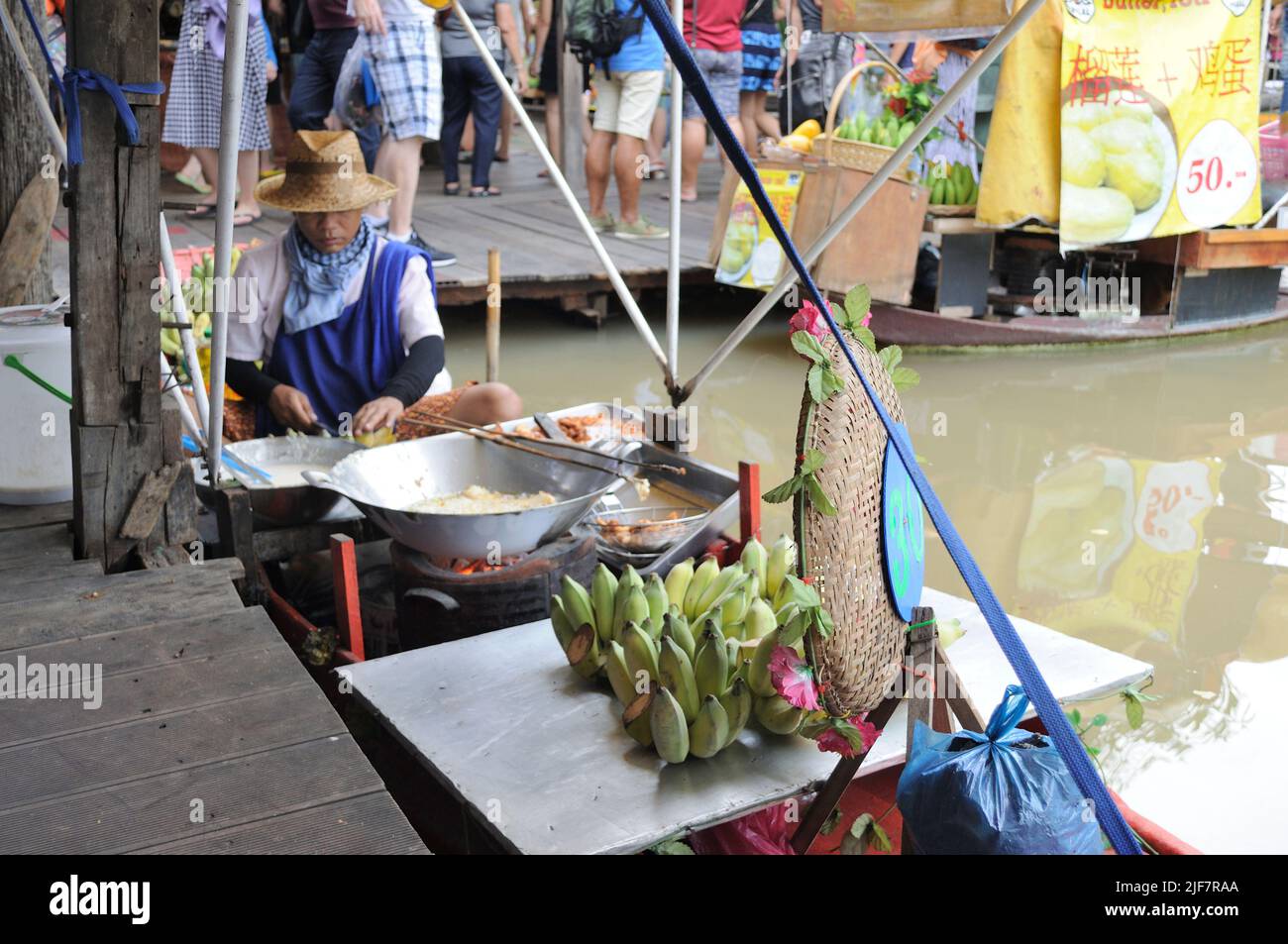 Cooking on the boat at the floating market Stock Photo - Alamy