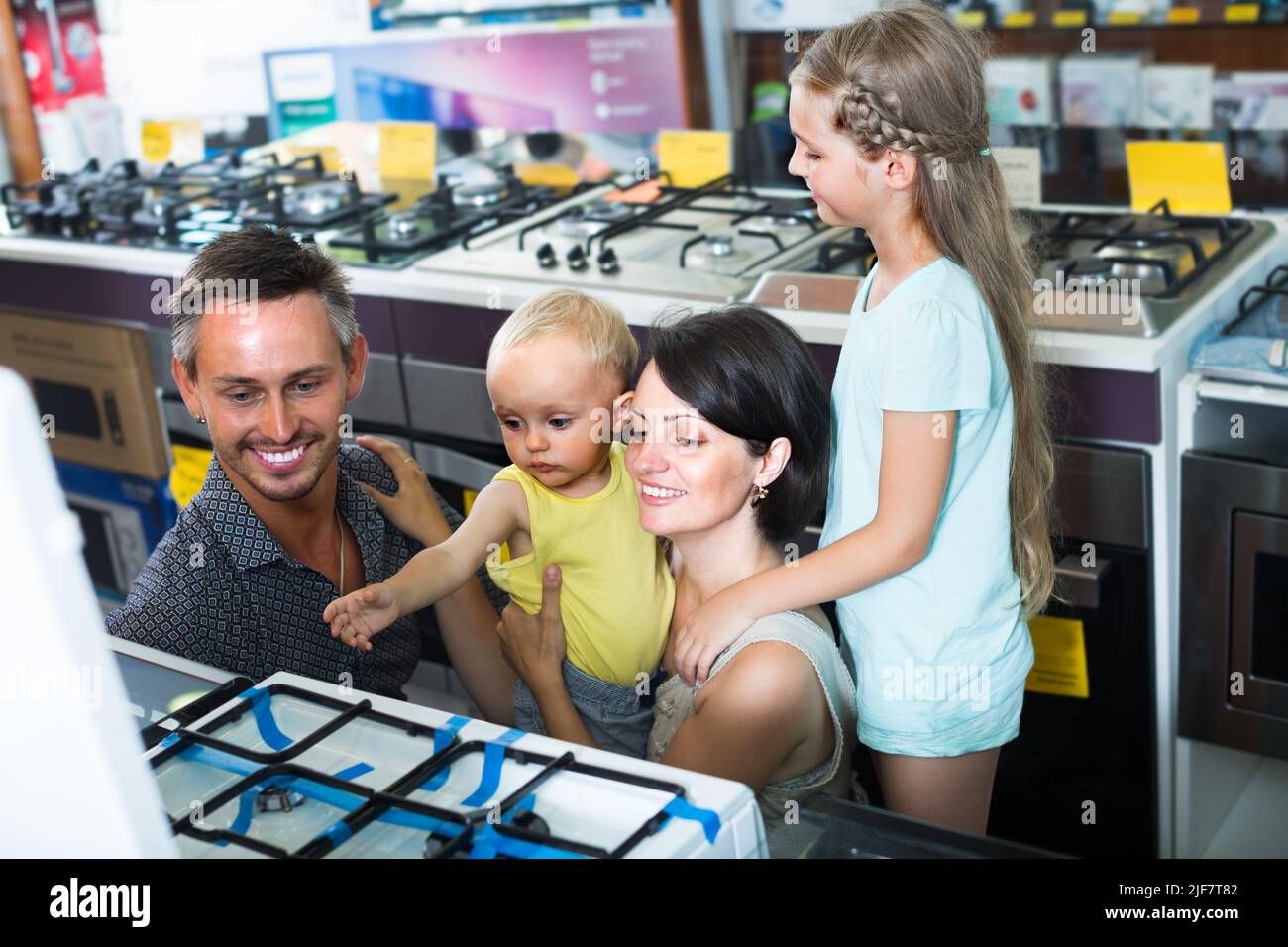 Gas cooker family hi-res stock photography and images - Alamy