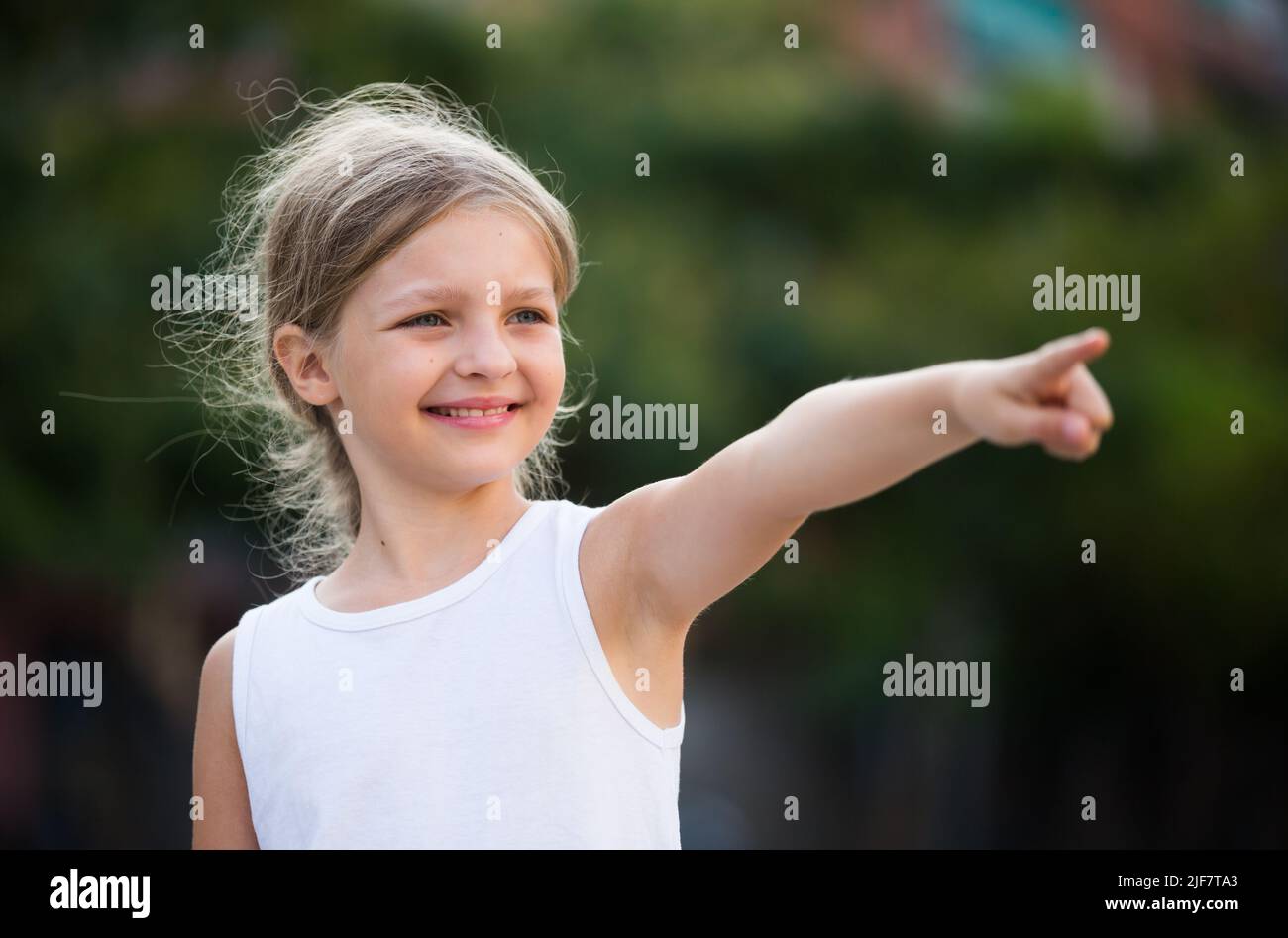 girl pointing outdoors Stock Photo - Alamy
