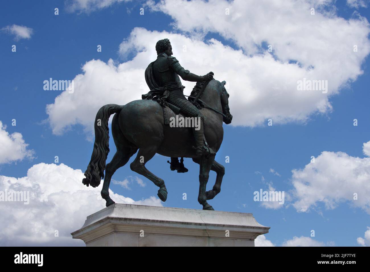 Statue henry iv pont hi-res stock photography and images - Alamy