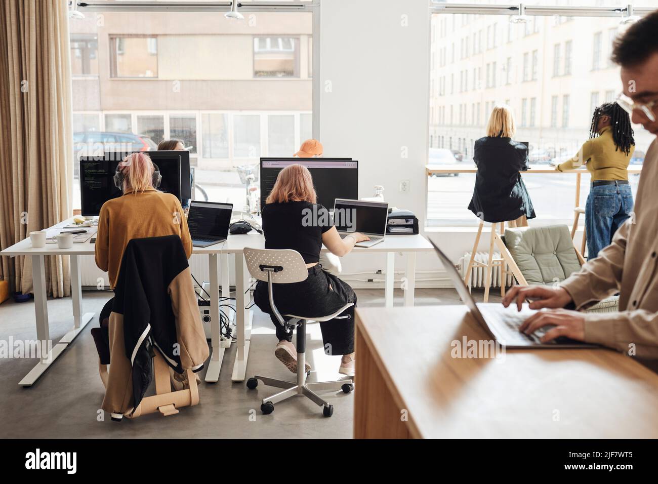 Computer programmers working at tech start-up office Stock Photo - Alamy