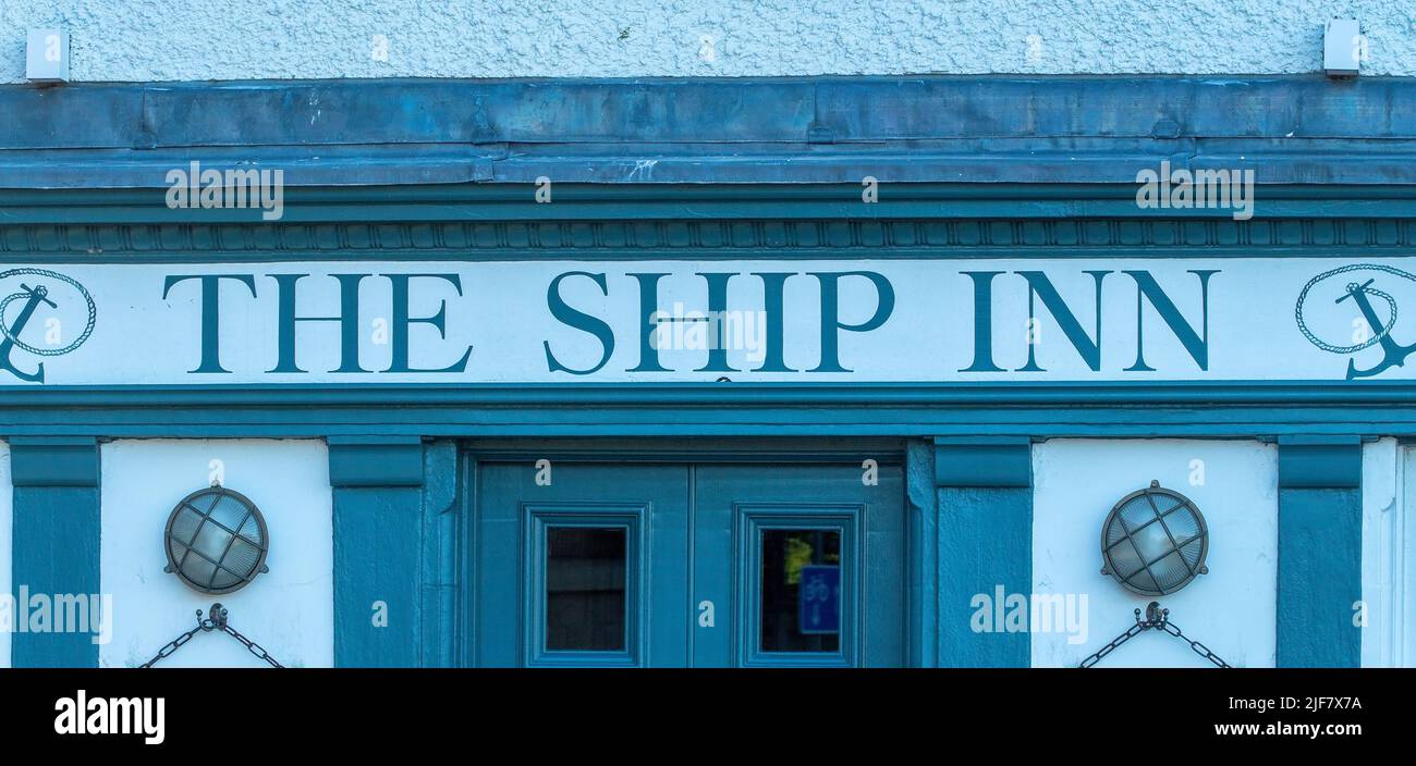 The ship inn pub sign hi-res stock photography and images - Alamy