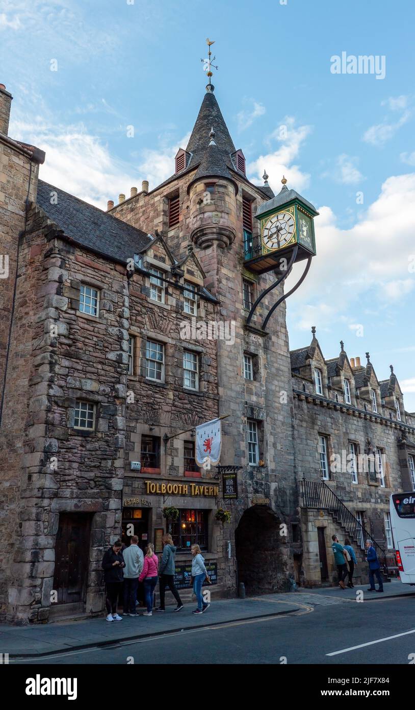 Tolbooth Tavern Bar on the Canongate, Royal Mile, Old town of Edinburgh ...