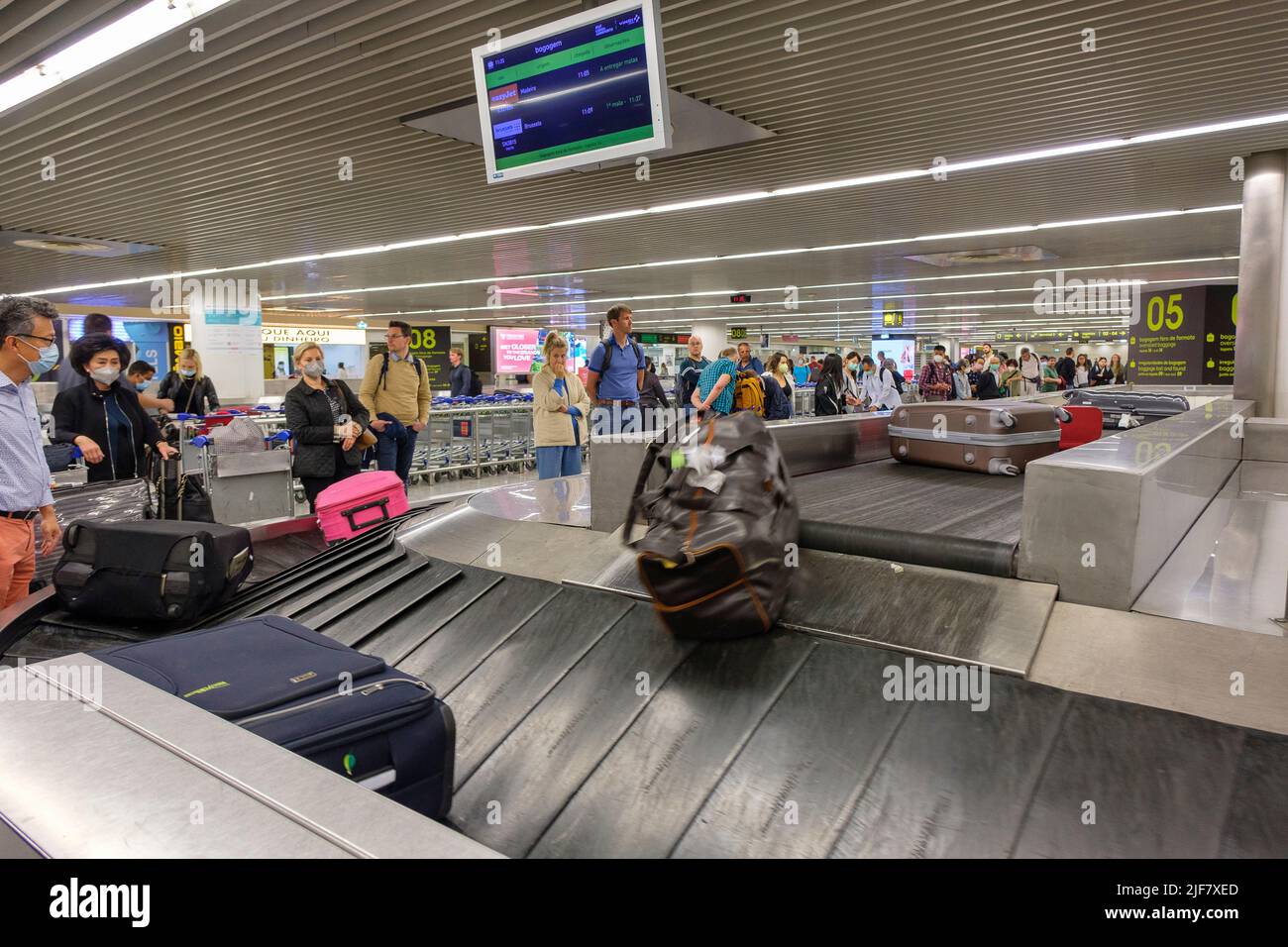 Baggage retrieval area hi-res stock photography and images - Alamy