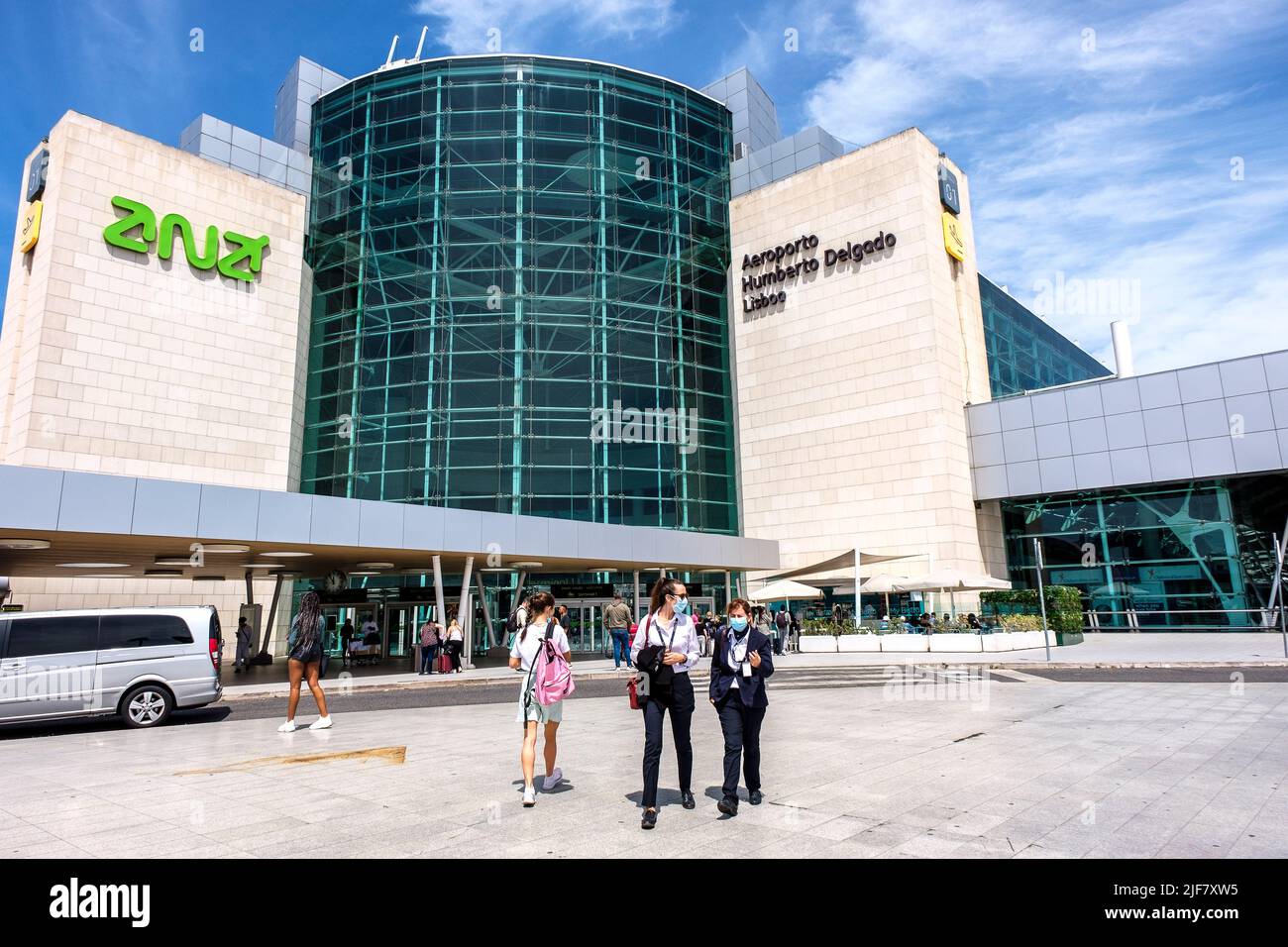 Aéroport humberto delgado de lisbonne hi-res stock photography and ...