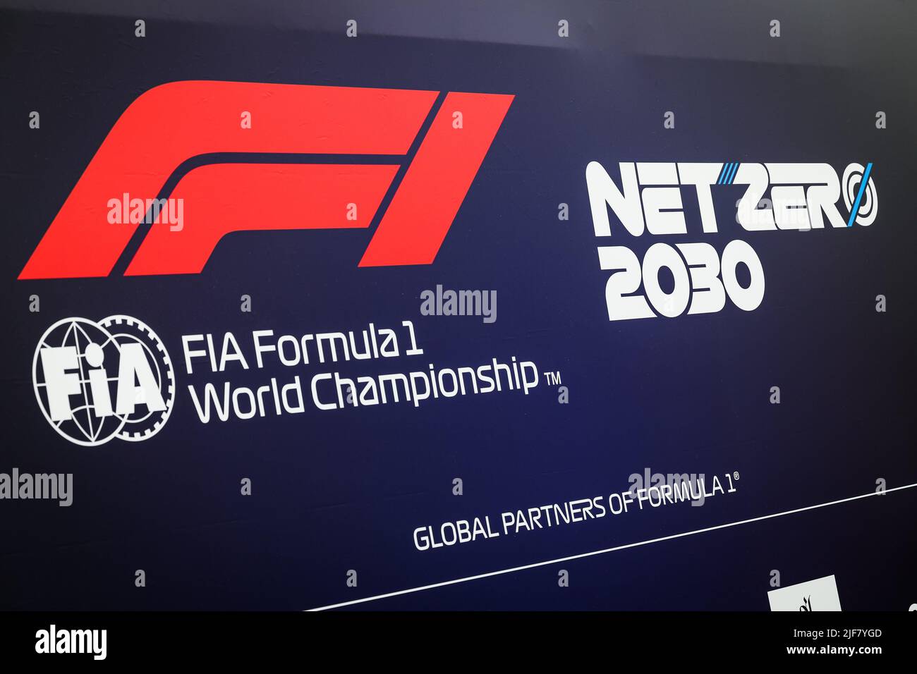 Silverstone, Royaume Uni. 30th June, 2022. F1 logo Net Zero Emission by ...
