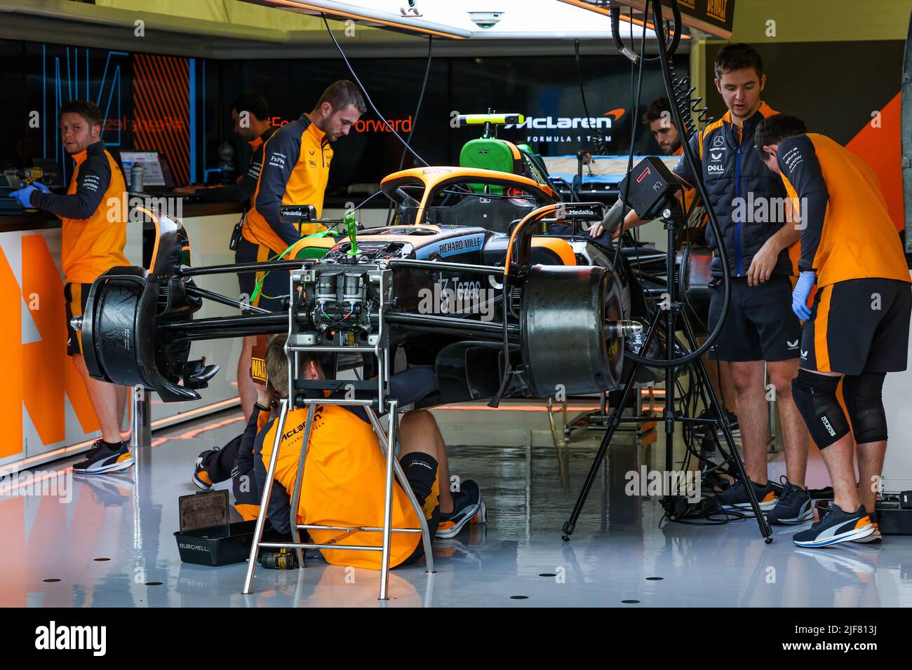 Formula 1 garage 2022 hi-res stock photography and images - Alamy