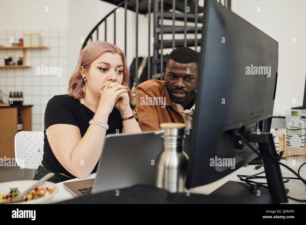 Computer afro american hi-res stock photography and images - Alamy