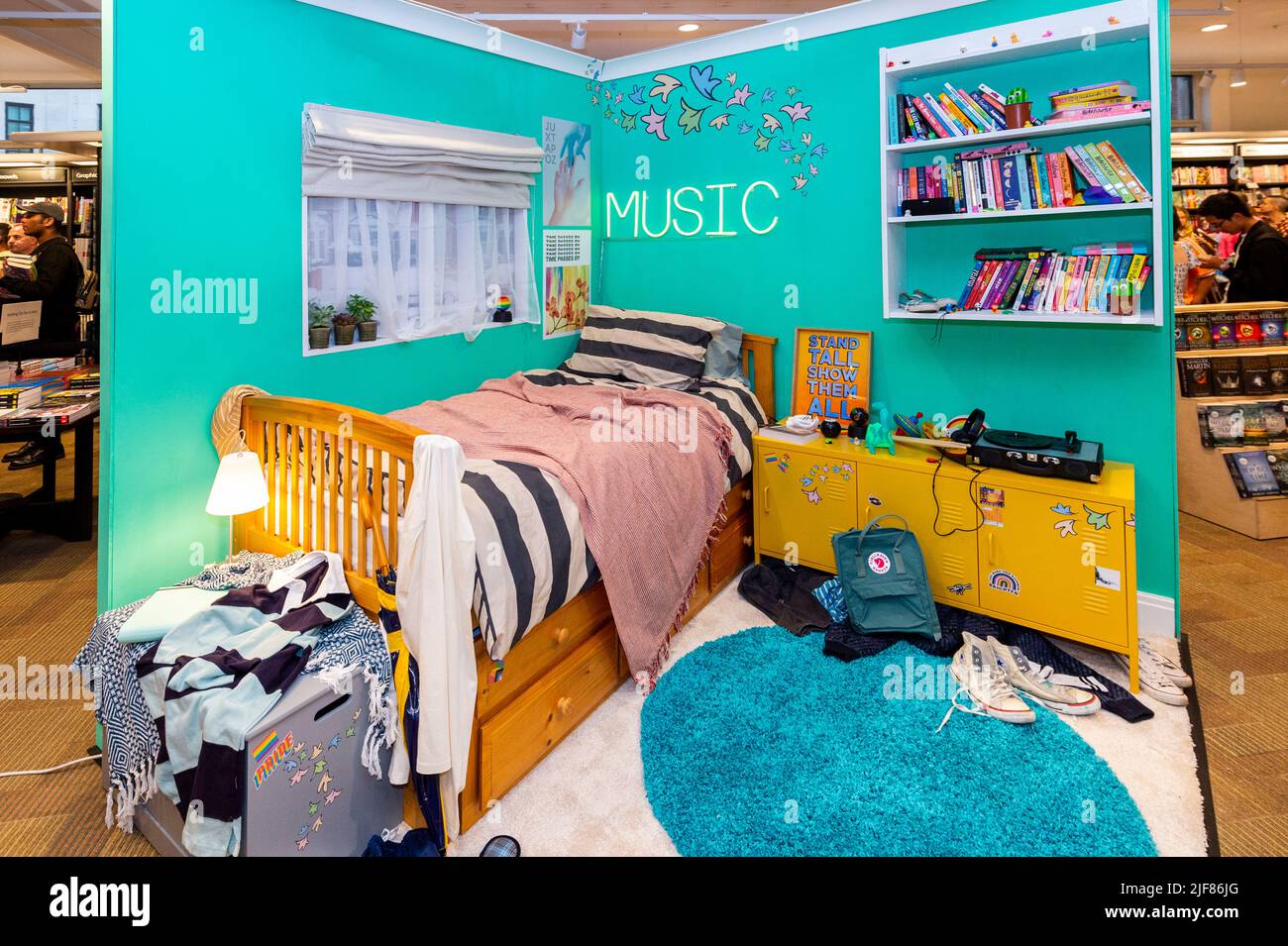 Netflix heartstopper hi-res stock photography and images - Alamy