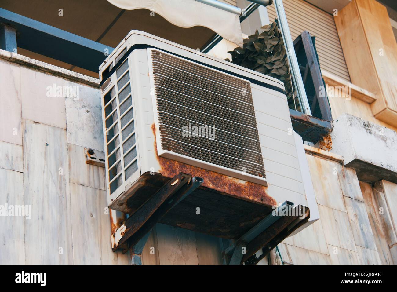 Old rusty air conditioner unit Stock Photo - Alamy