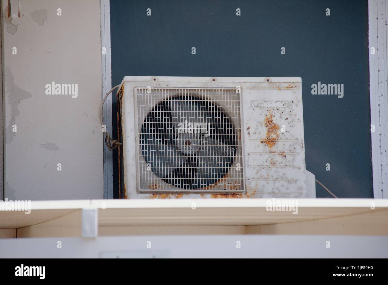 Old rusty air conditioner unit Stock Photo - Alamy