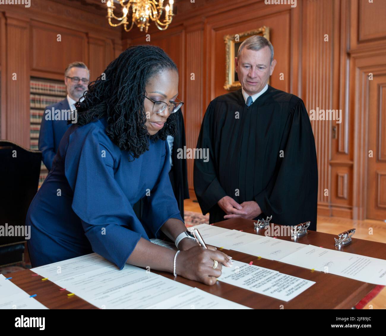 John roberts chief justice of the united states hi-res stock ...