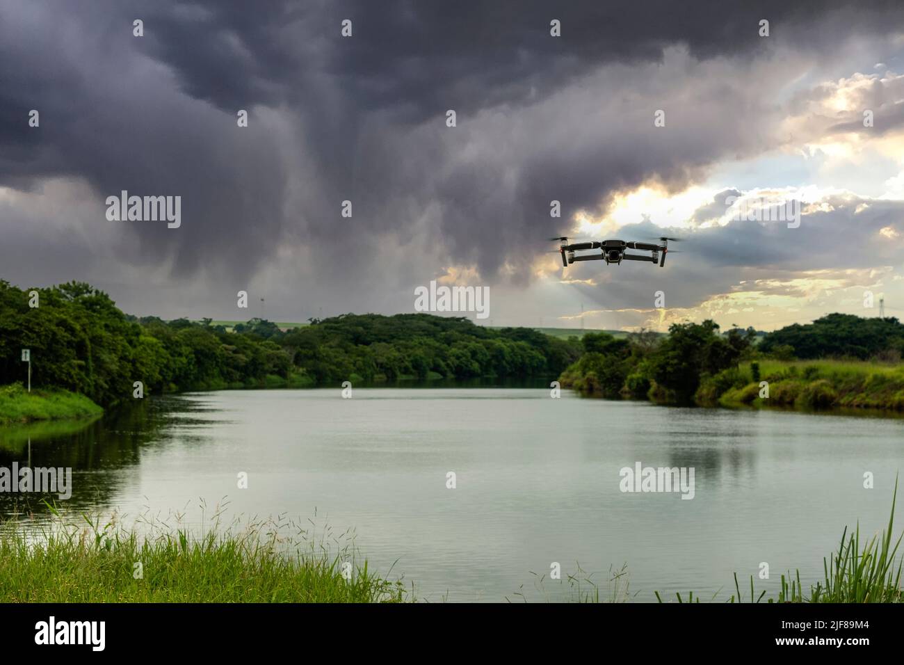 Drone flying over water 4k hi-res stock photography and images - Alamy