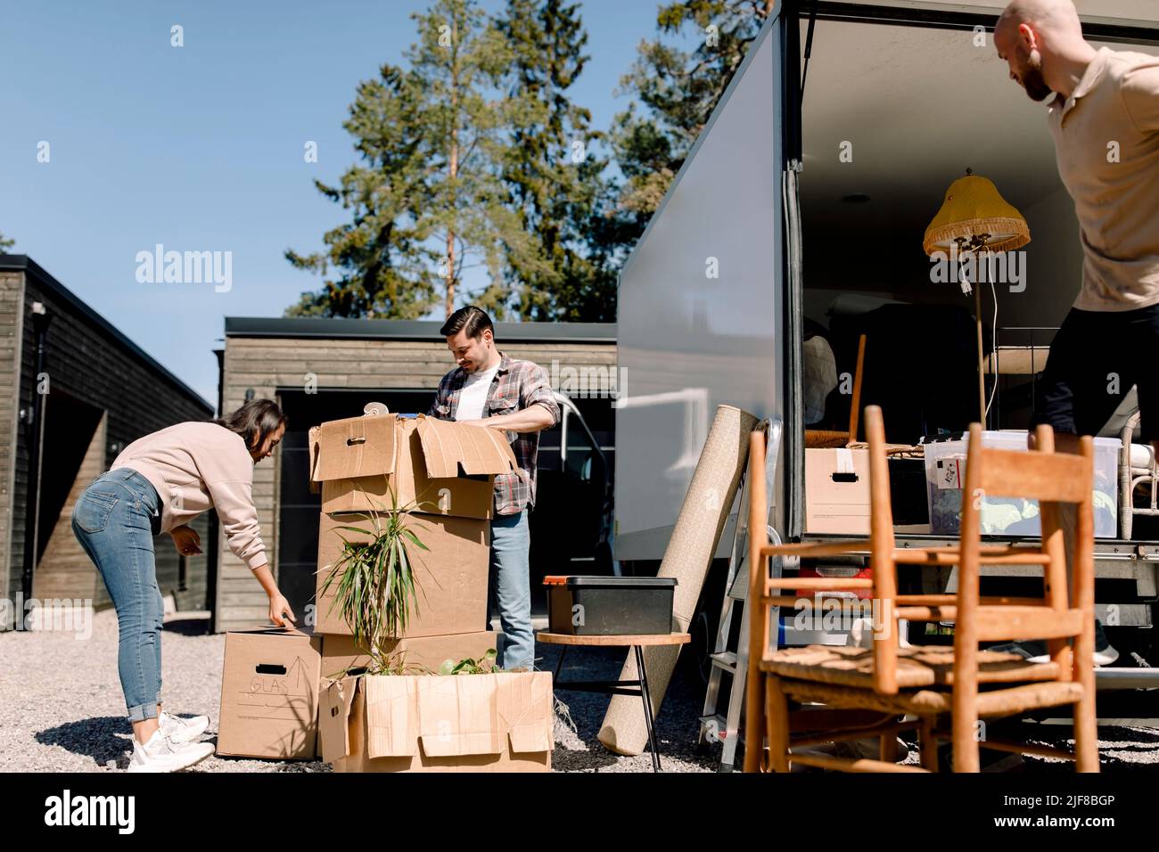 Opening cardboard boxes hi-res stock photography and images - Alamy