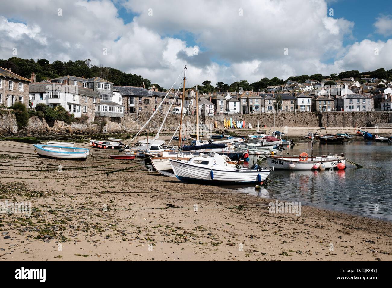 Mousehole village hi-res stock photography and images - Alamy