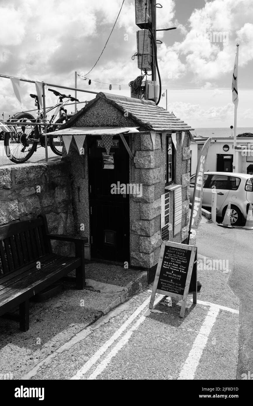 Mousehole streets hi-res stock photography and images - Alamy