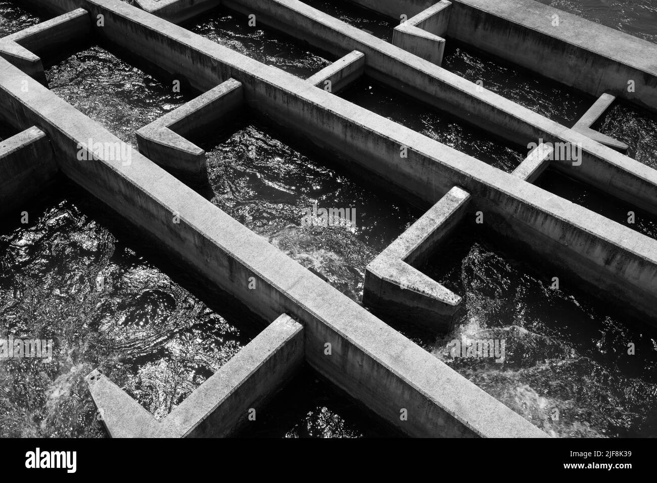 Water level scale and ladder dam hi-res stock photography and images ...