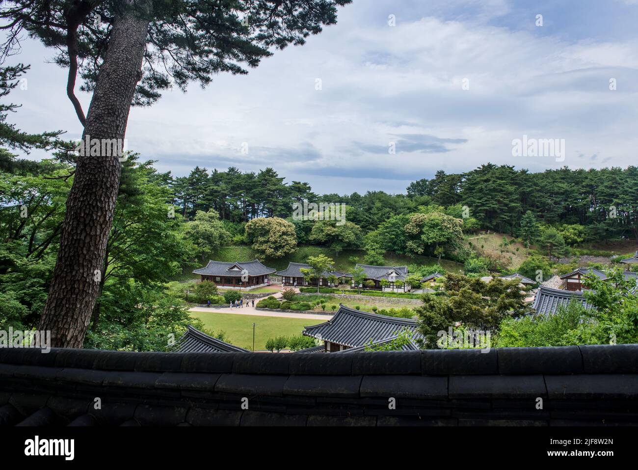 Beautiful and curious korean traditional house in the deep forest built ...