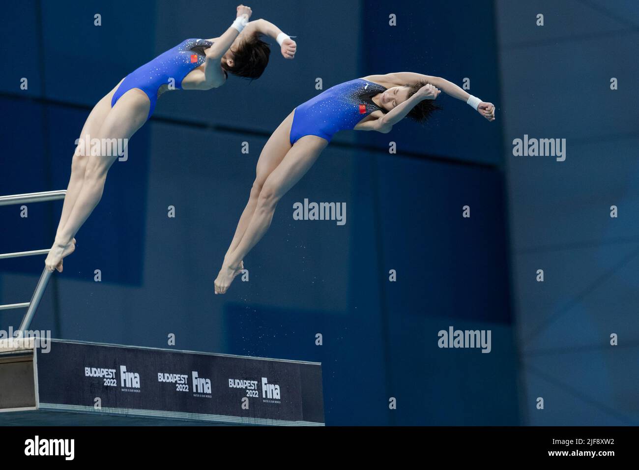 Womens synchronised 10m diving hi-res stock photography and images - Alamy