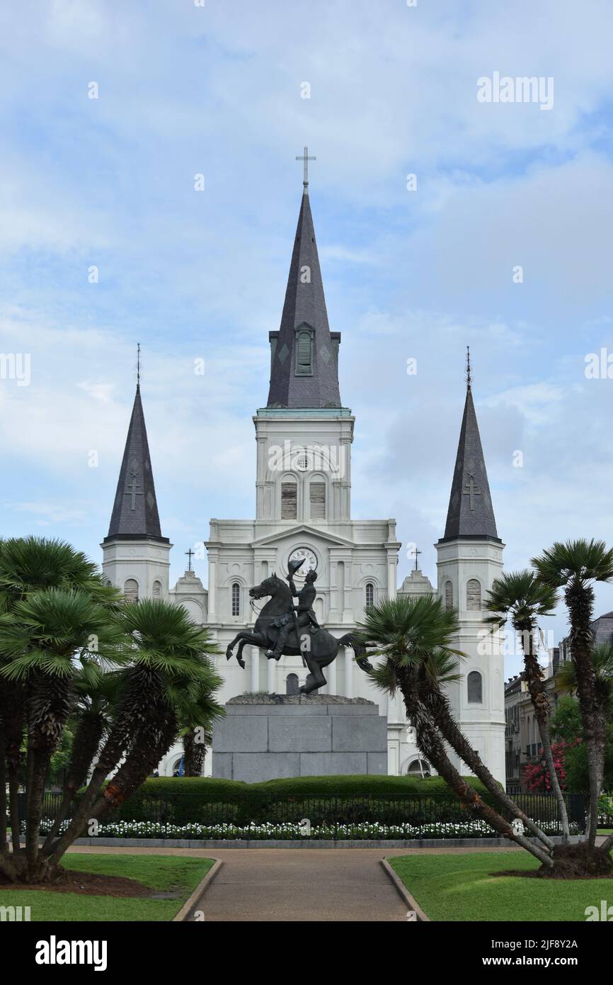 New Orlean’s iconic St. Louis Cathedral buttressing Jackson Square in ...