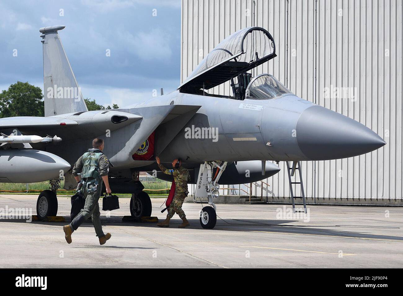Airmen from the 159th Fighter Wing, Louisiana Air National Guard launch ...
