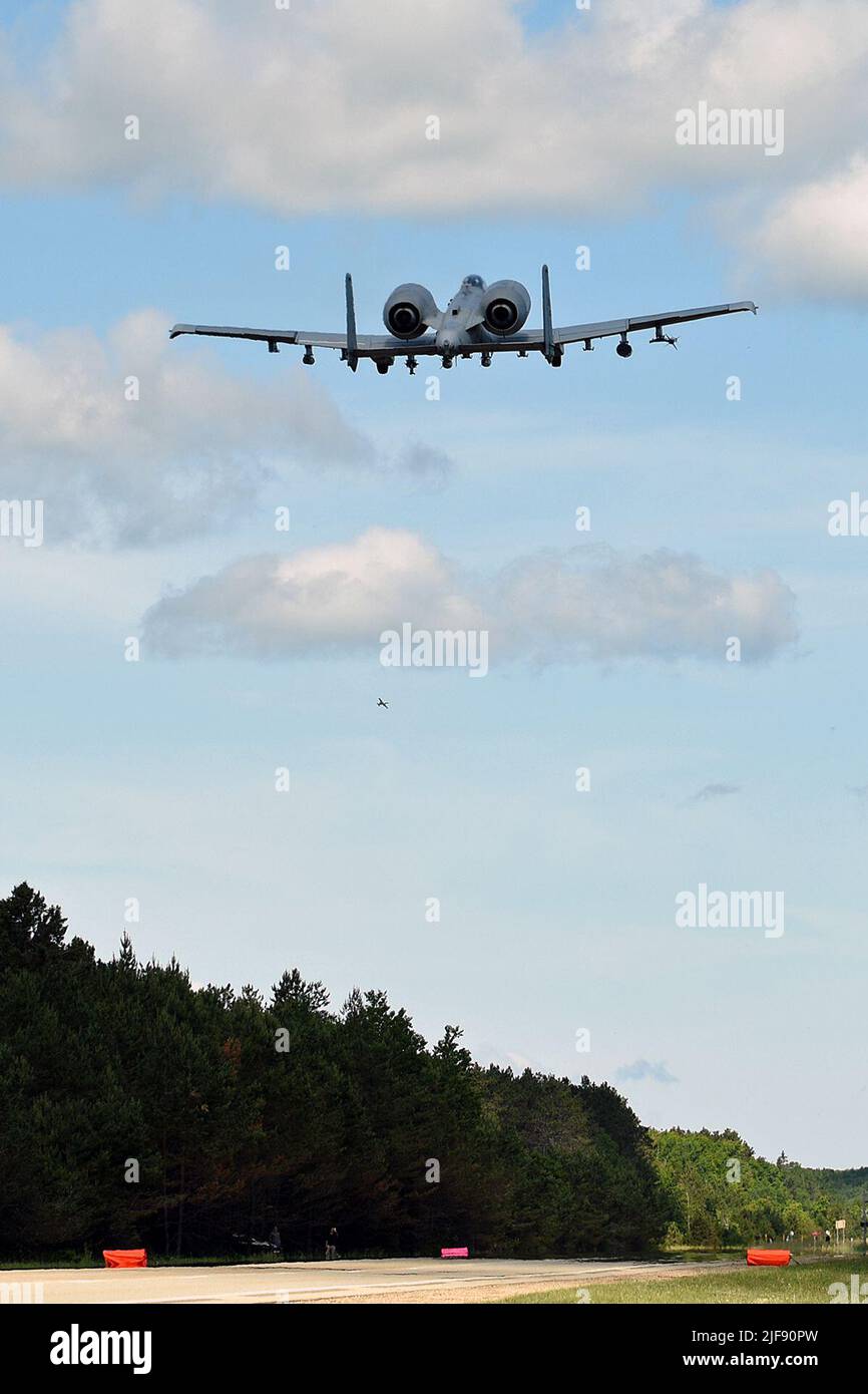 An A-10 Thunderbolt II from the 107th Fighter Squadron, 127th Wing ...