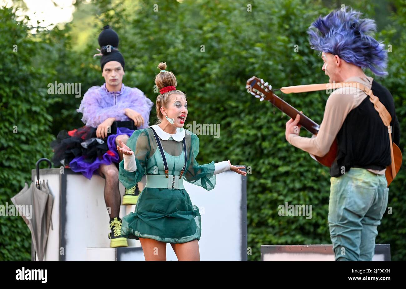 Potsdam, Germany. 29th June, 2022. Felix Isenbügel (l-r) as Dorine ...