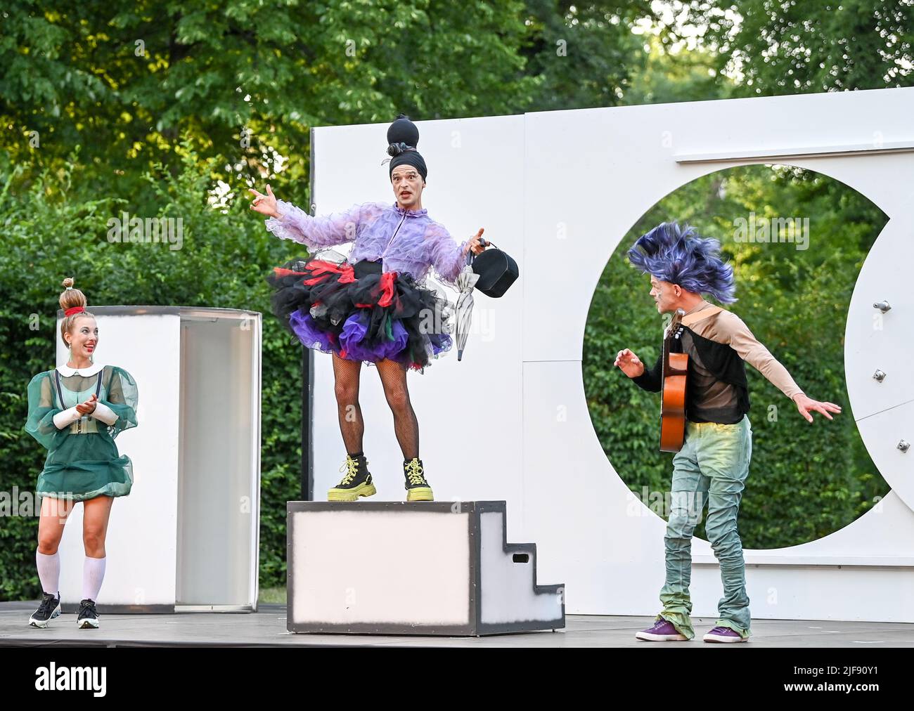 Potsdam, Germany. 29th June, 2022. Hannah Prasse as Mariane (l-r ...
