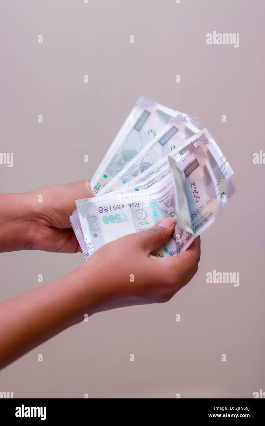 Hand holding indian rupee notes hi-res stock photography and images - Alamy