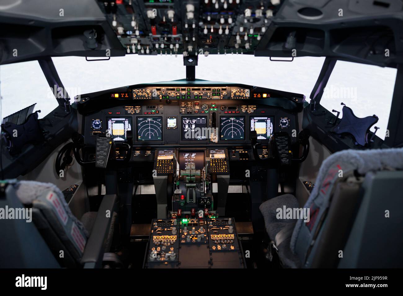 Airplane cockpit windscreen hi-res stock photography and images - Alamy