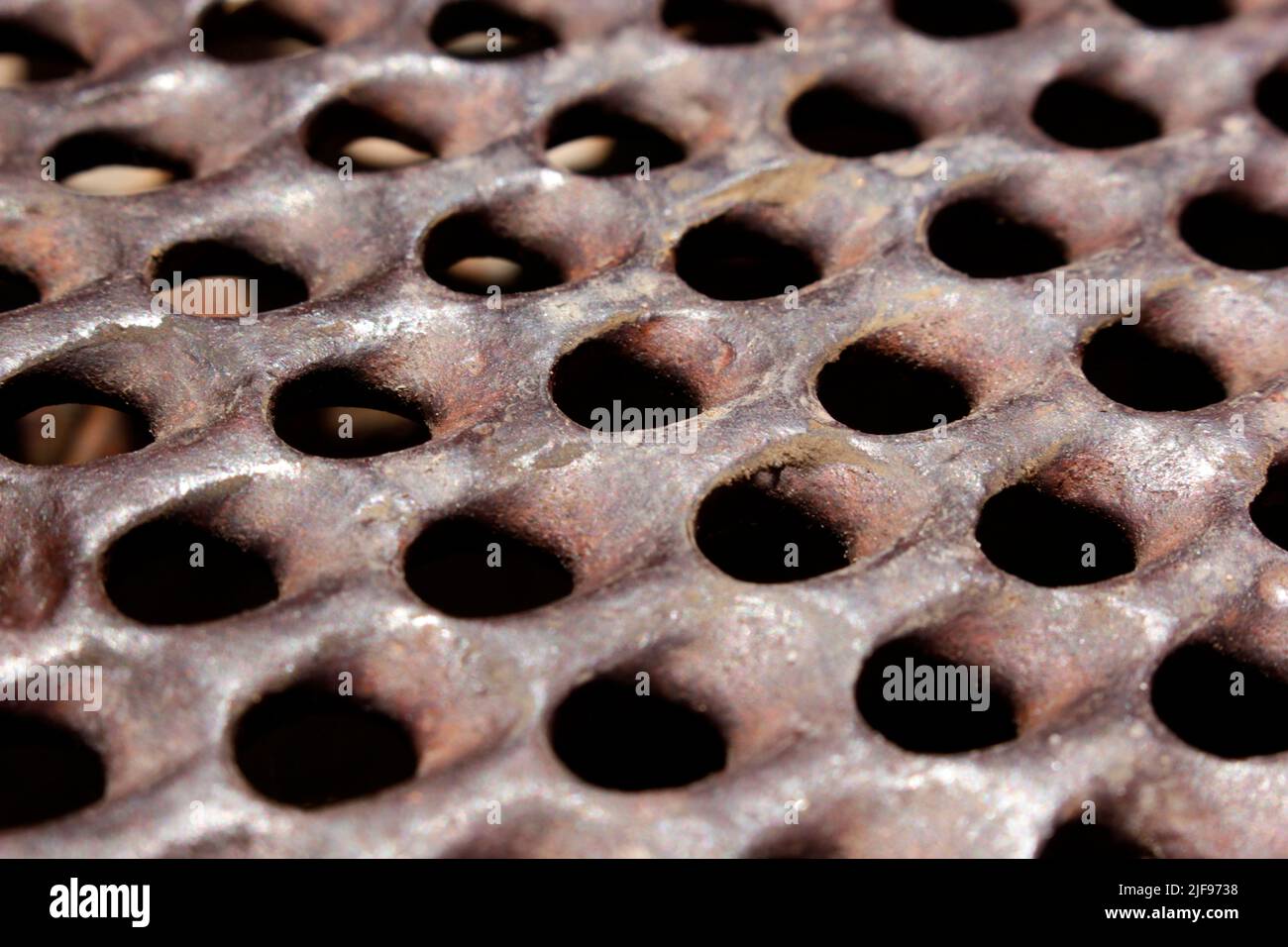 Rusty tractor grille - pattern / background Stock Photo - Alamy