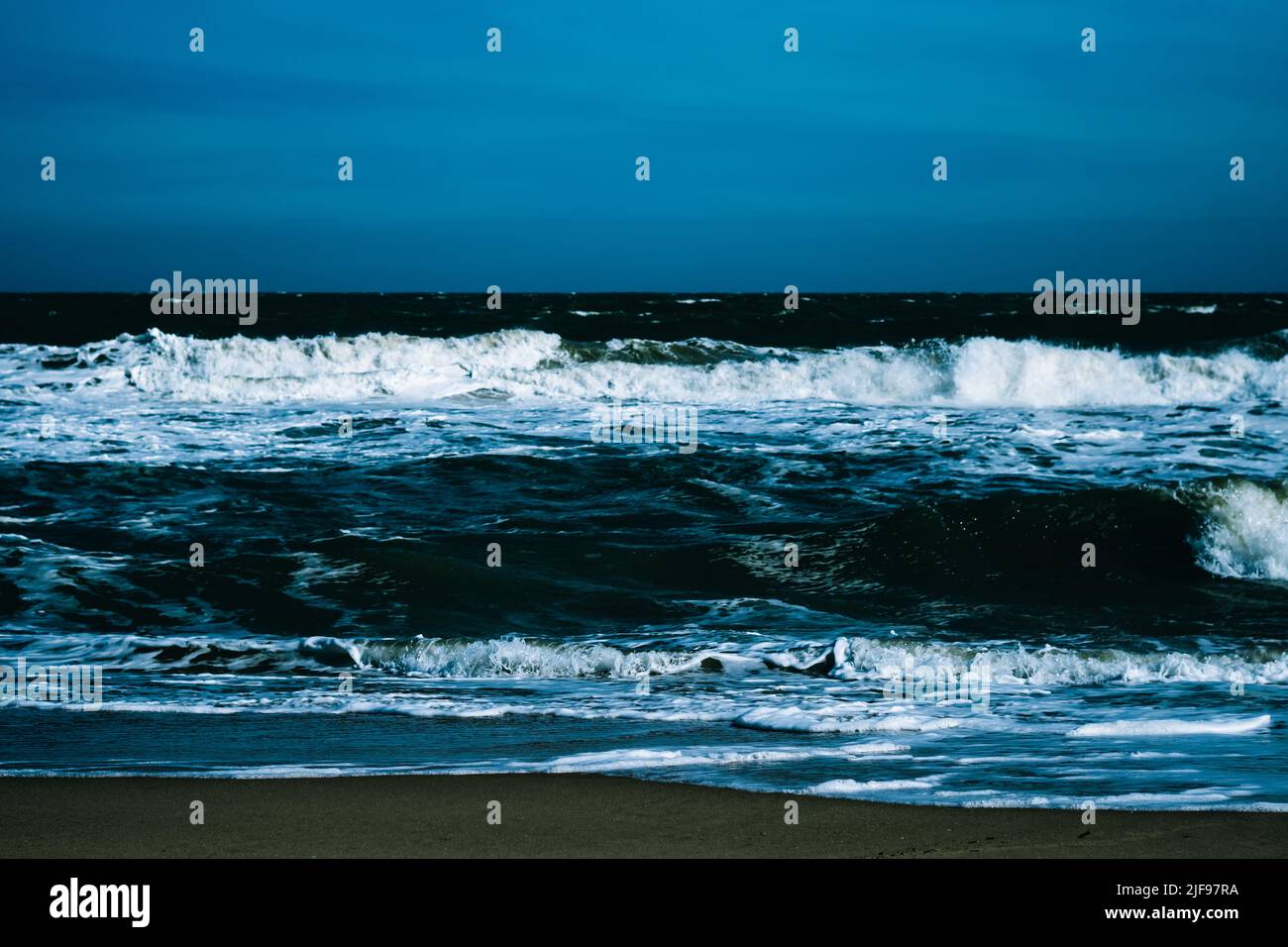 Ocean storm waves dramatically crashing splashing. Sky horizon line ...