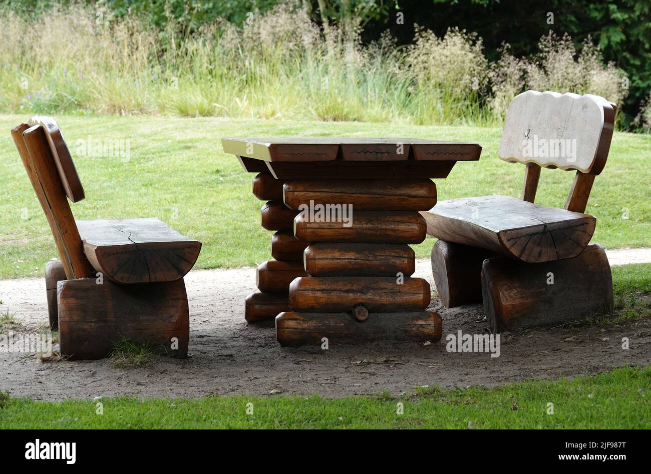 Empty picnic benches hi-res stock photography and images - Alamy