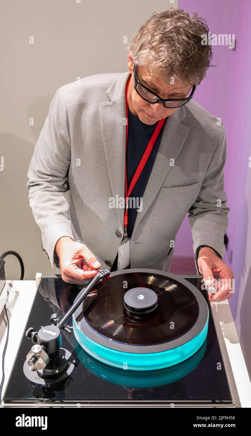 Bob dylans first studio hi-res stock photography and images - Alamy