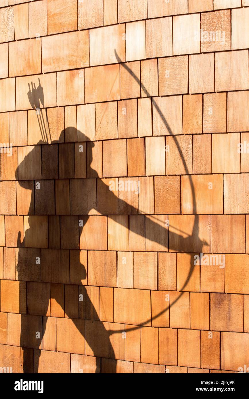 Shadow of Robin Hood sculpture outside visitor centre in Edwinstowe ...