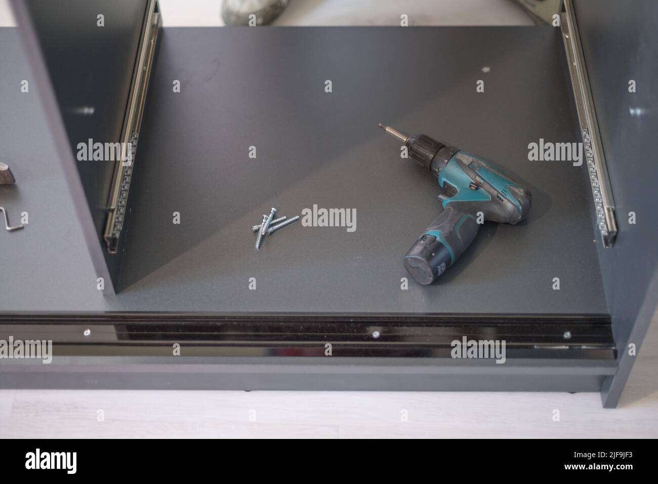 Fastening to a case of sliding accessories for doors of a sliding ...