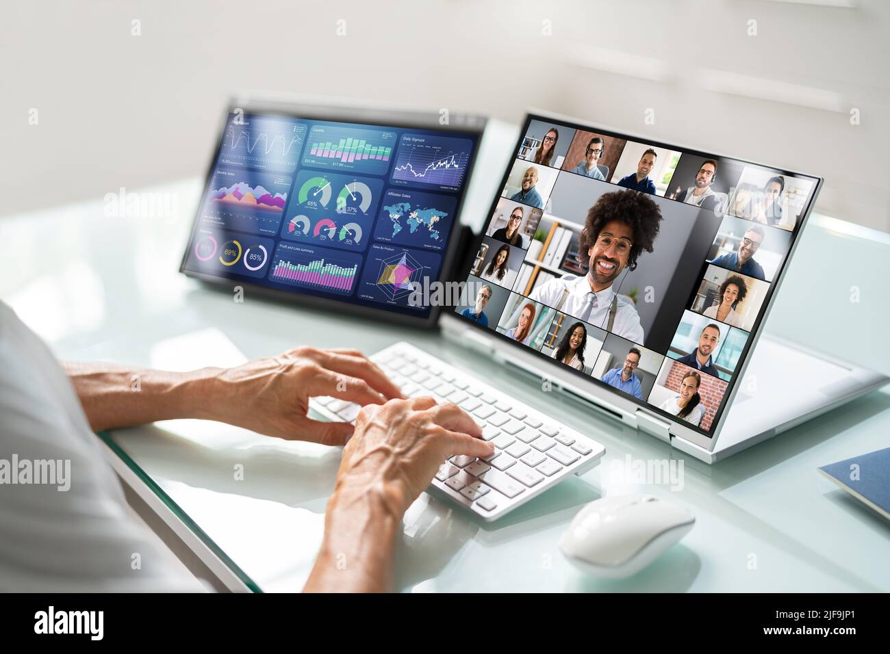 Girl watching on screen computer hi-res stock photography and images ...