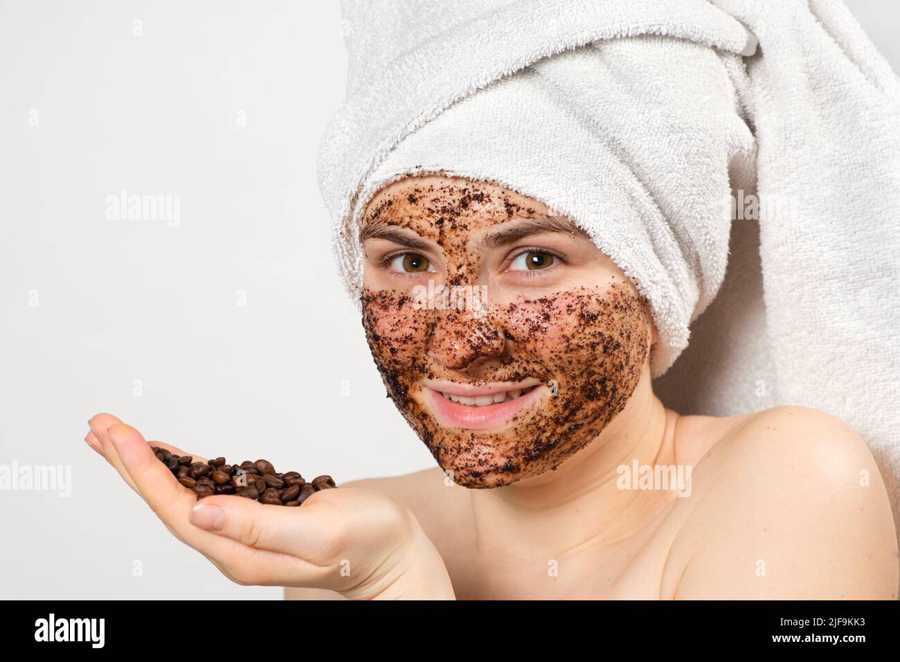 Peeling coffee beans hi-res stock photography and images - Alamy