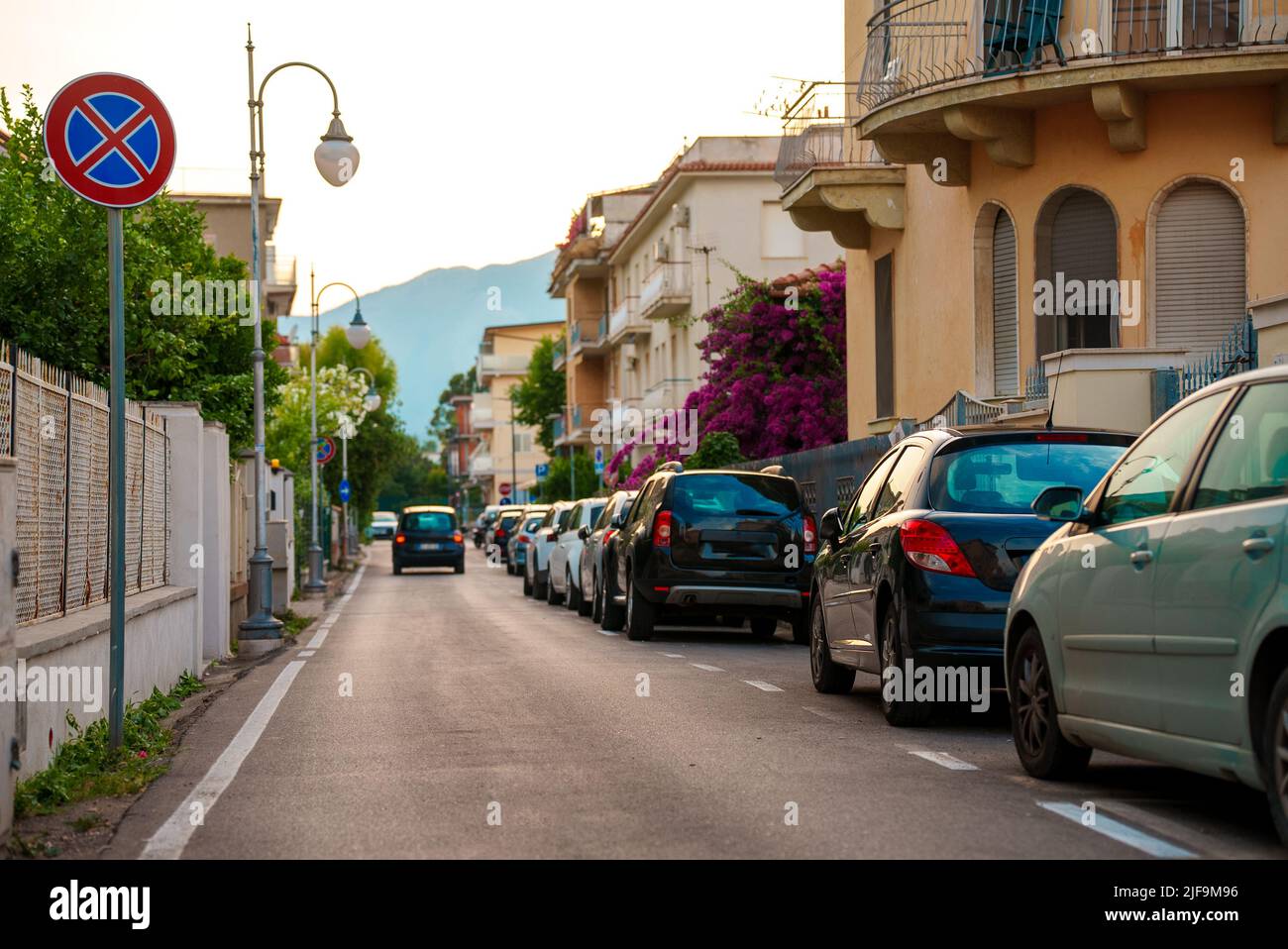Parked cars outside apartment building hi-res stock photography and ...