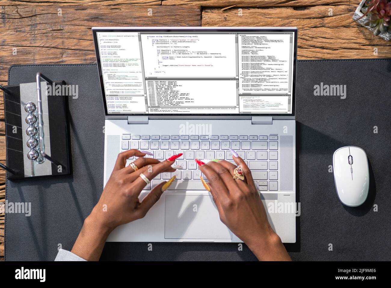 Female web developer hi-res stock photography and images - Alamy