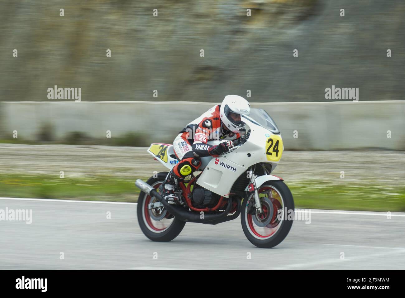 Fast racing motor bike in the track. Yamaha classic Stock Photo - Alamy