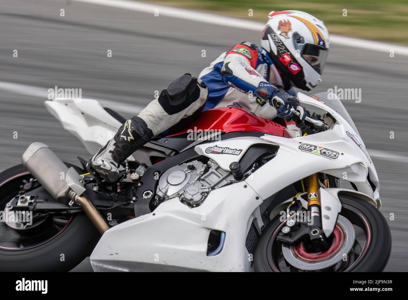 Fast racing motor bike in the track. Yamaha classic Stock Photo - Alamy