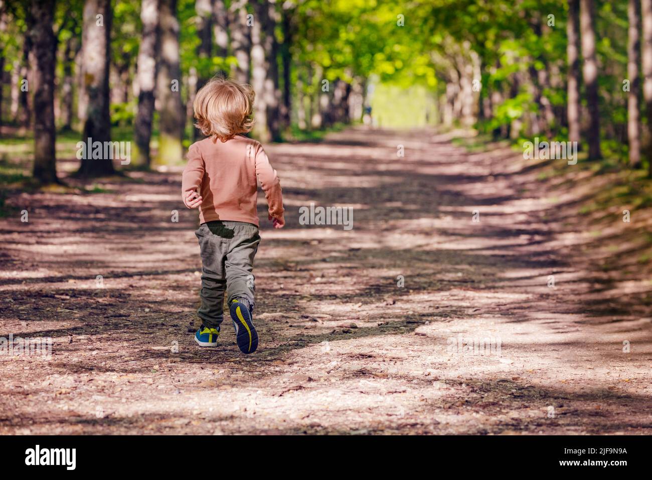 Child running from behind hi-res stock photography and images - Alamy