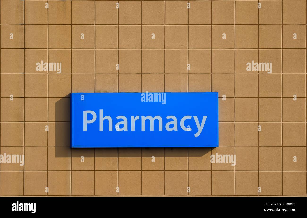 Pharmacy sign at storefront. Facade of a Drugstore Stock Photo - Alamy