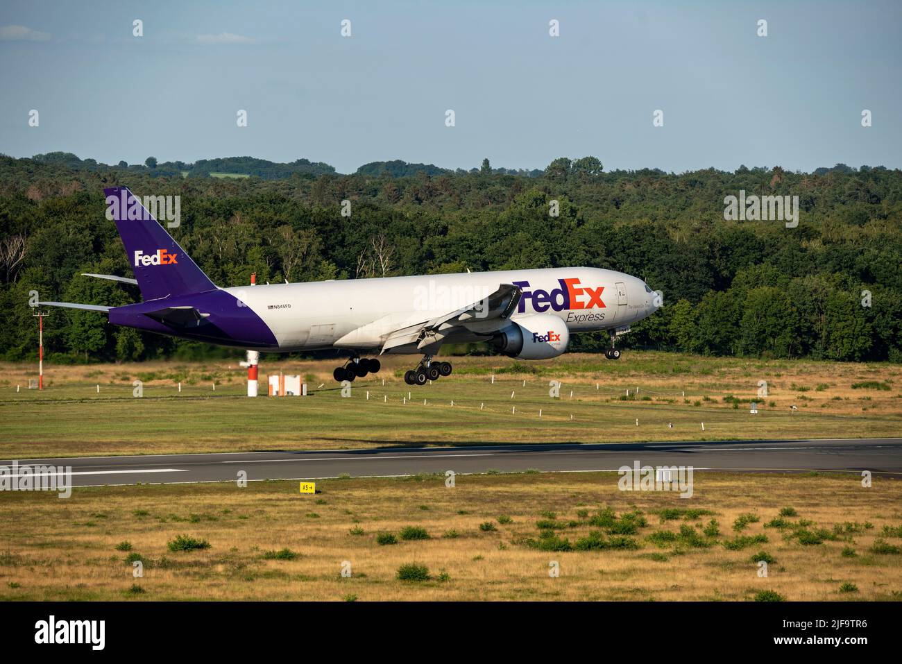 Cologne-Bonn Airport, CGN, FedEx Express cargo plane landing, NRW ...