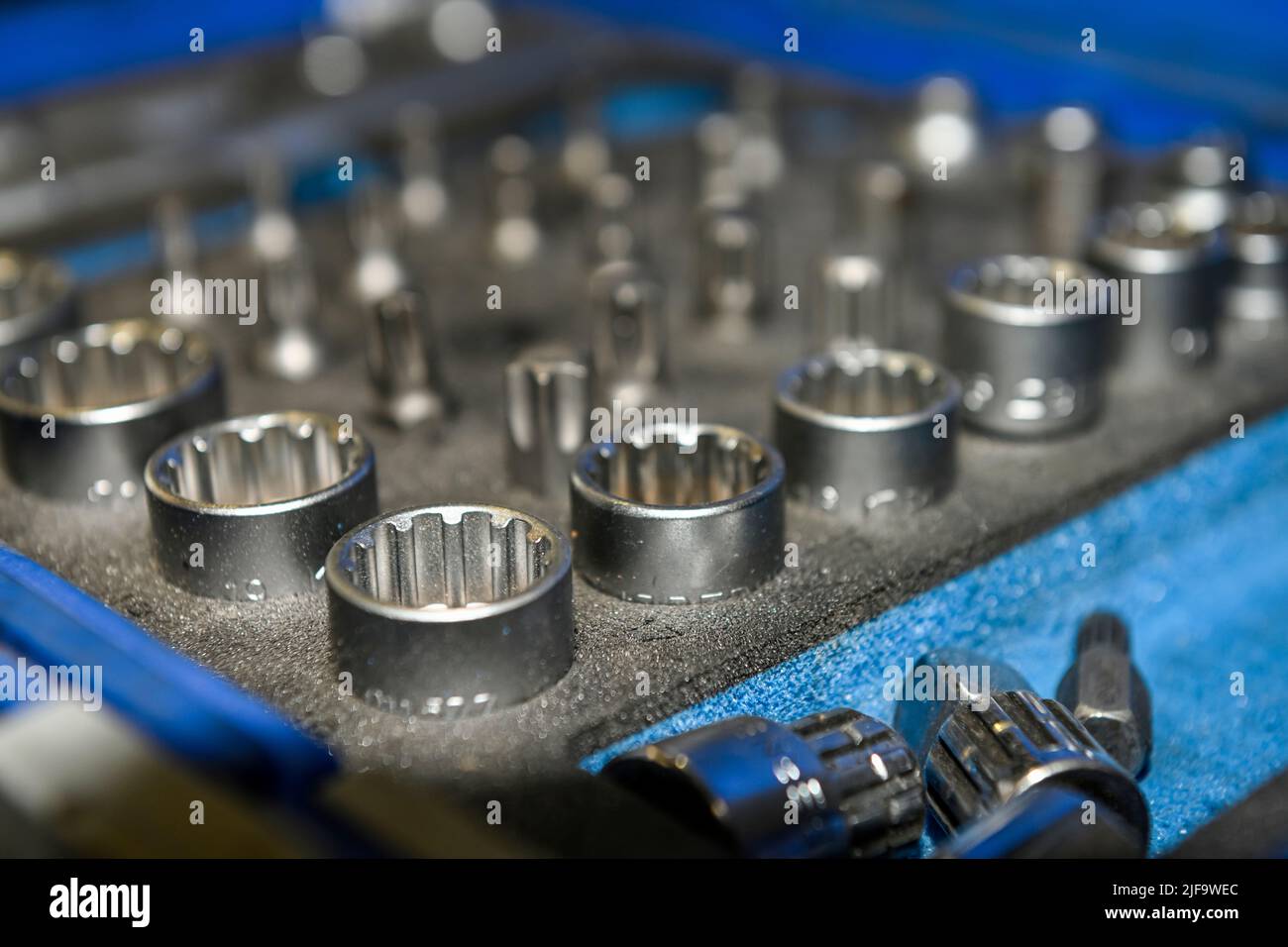 Set of socket wrenches, in a mechanical workshop Stock Photo - Alamy